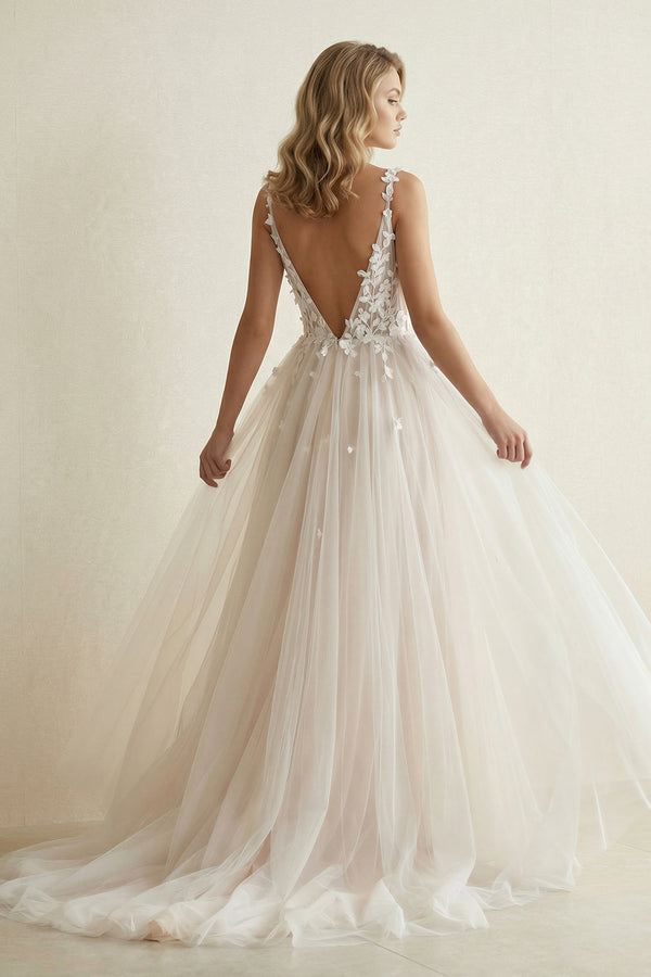 A-Line V-neck Tulle Wedding Dress Sexy Beach Gown With Court Train And